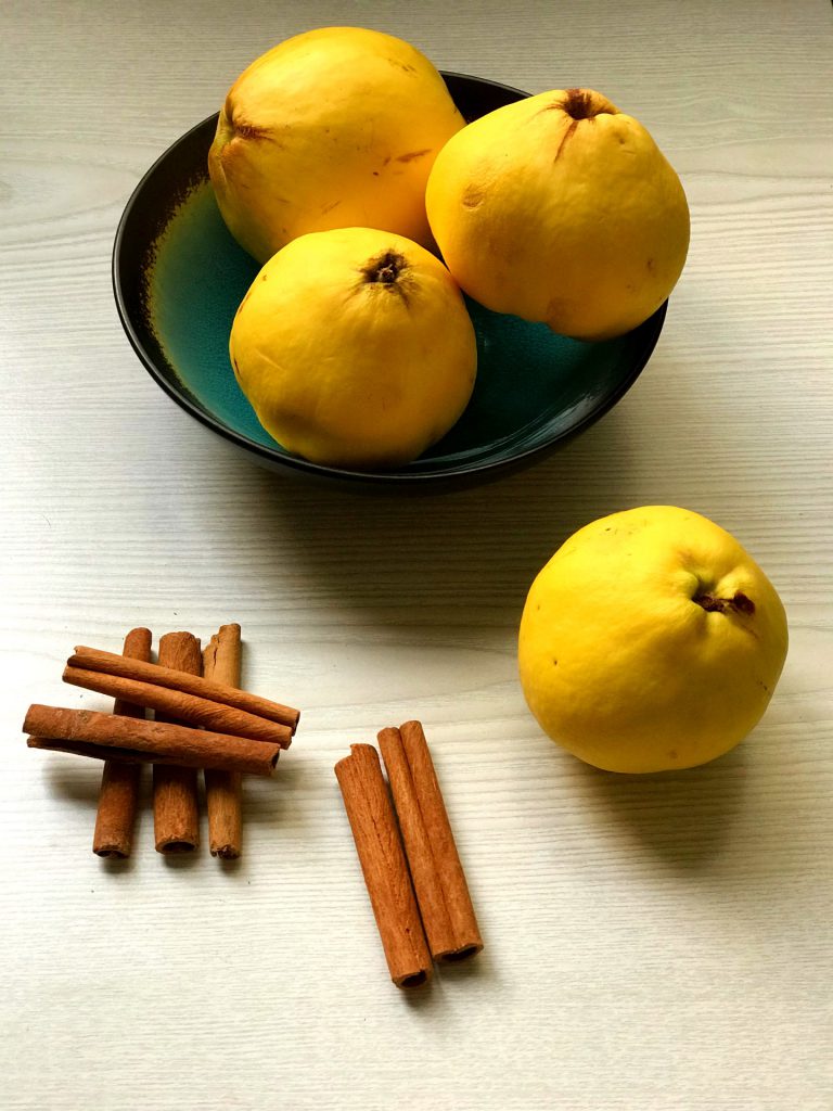 Quince Tea with Cinnamon - پوپک تراول