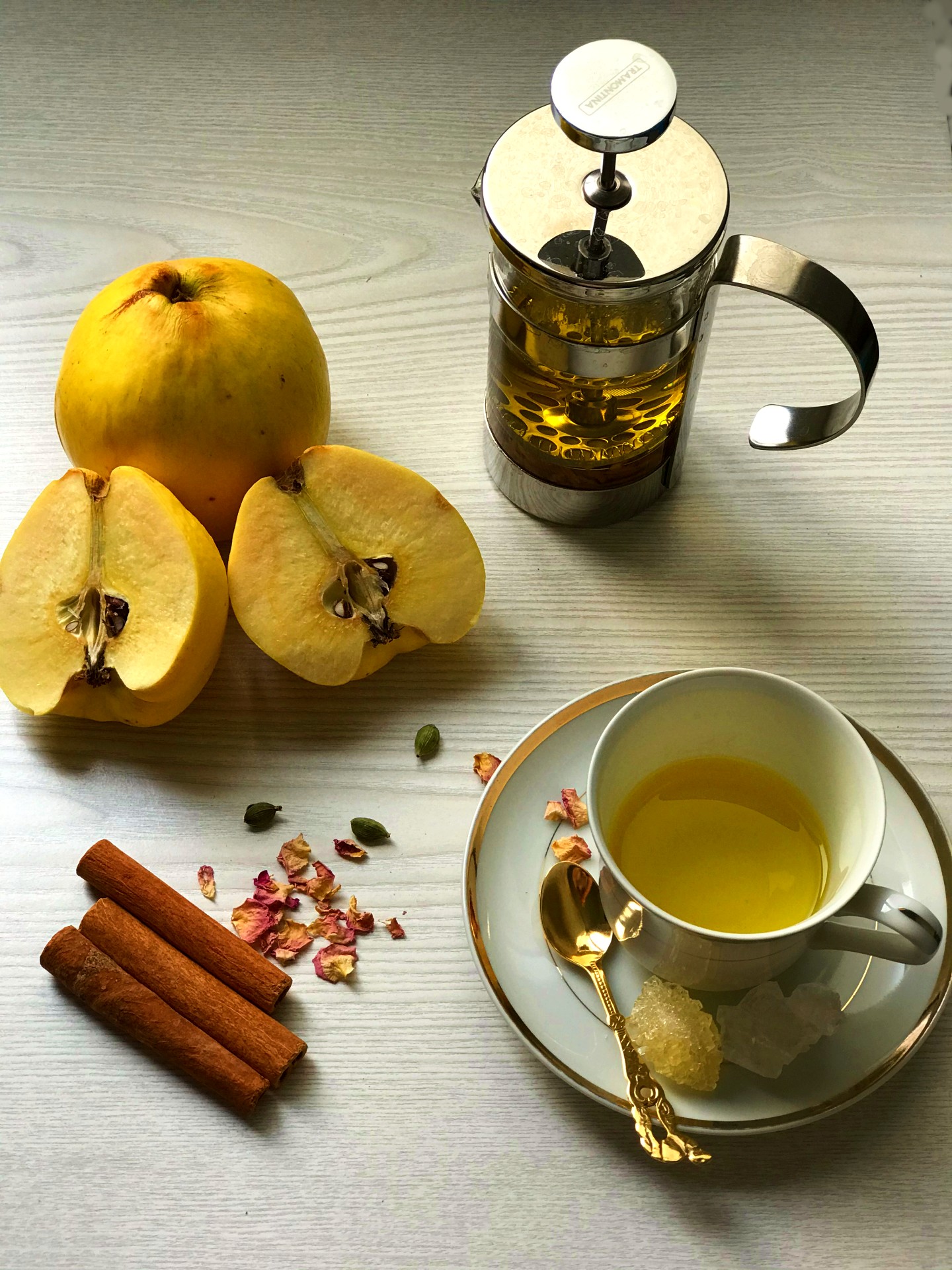 Quince Tea with Cinnamon - پوپک تراول